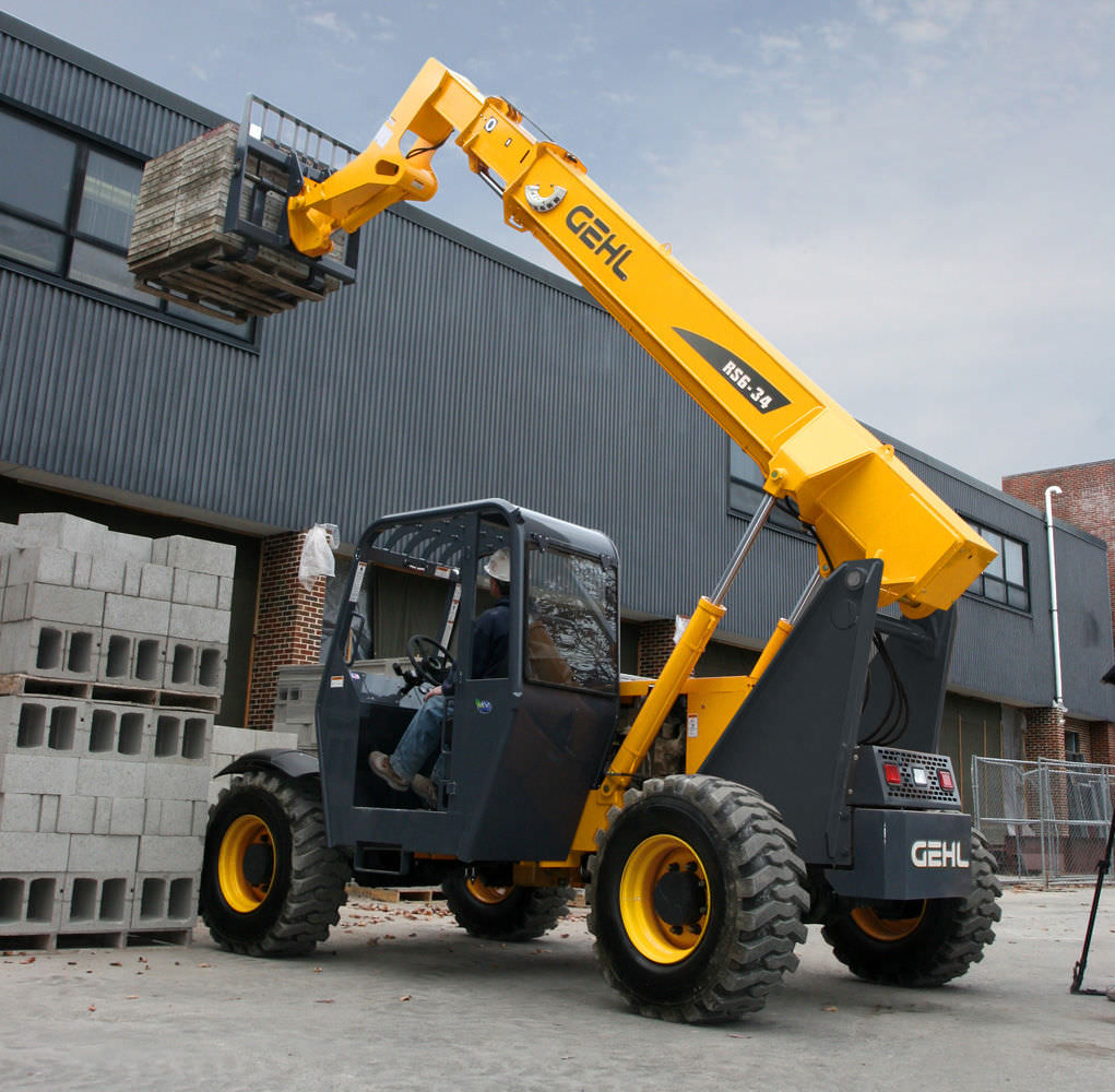 Telehandler - 6 000 lbs (2 722 kg), 34' 3" (10.4 m) | RS6-34 - Gehl