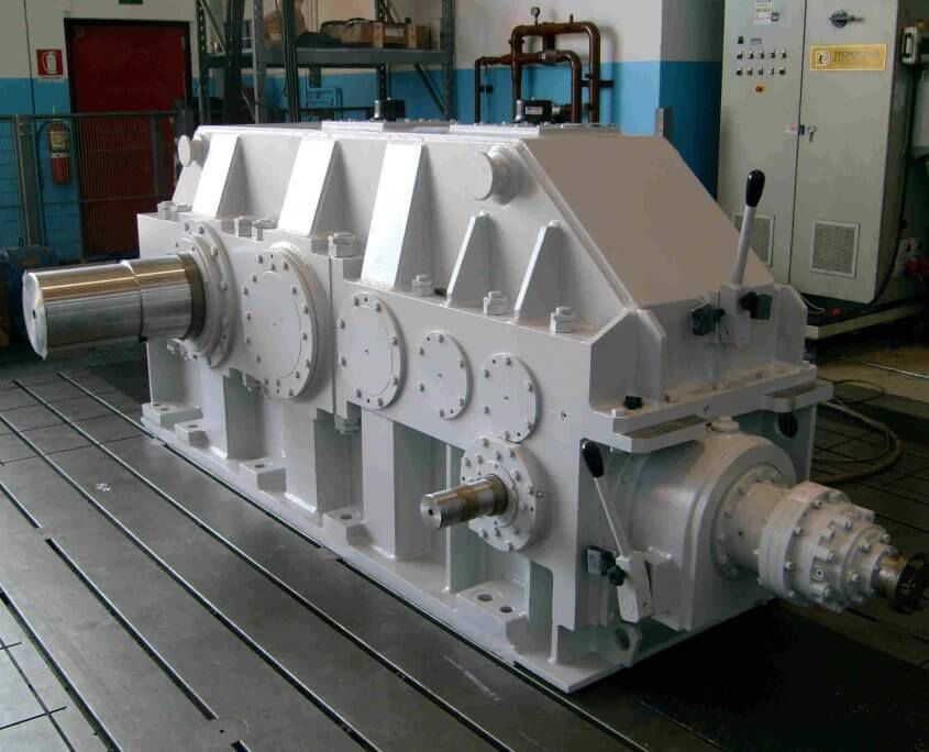 Spiral bevel gearbox - kngear - parallel-shaft / > 10 kNm / 200 - 500 Nm
