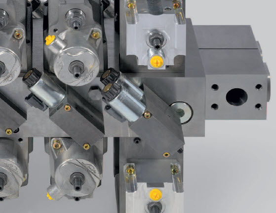 Spool hydraulic directional control valve / hydraulically-operated ...