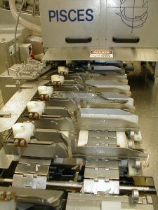 Fish heading machine - HV 25 - Pisces Fish Machinery Inc.