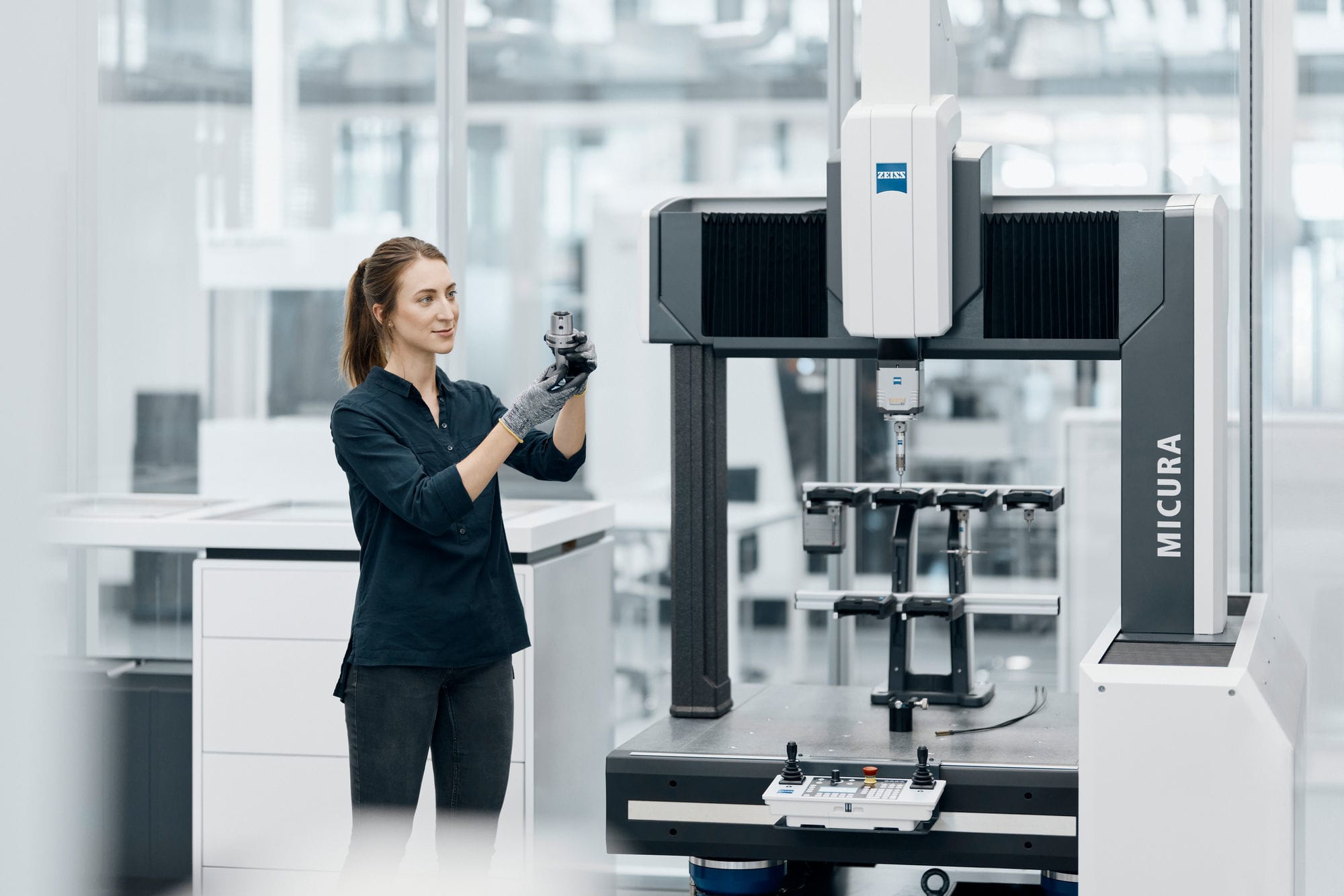 Bridge coordinate measuring machine - MICURA - ZEISS Métrologie et ...