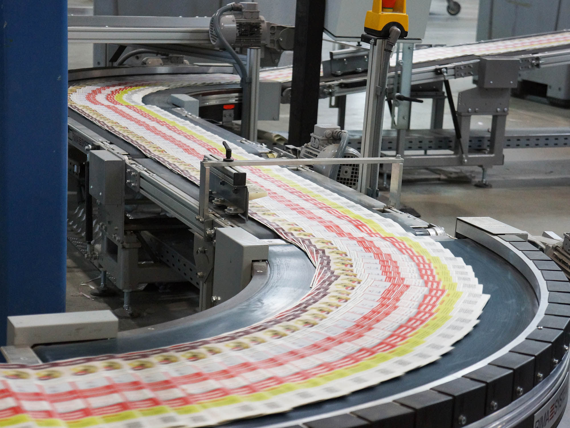 Industrial conveyor system - RIMA - package / for cardboard boxes / for ...