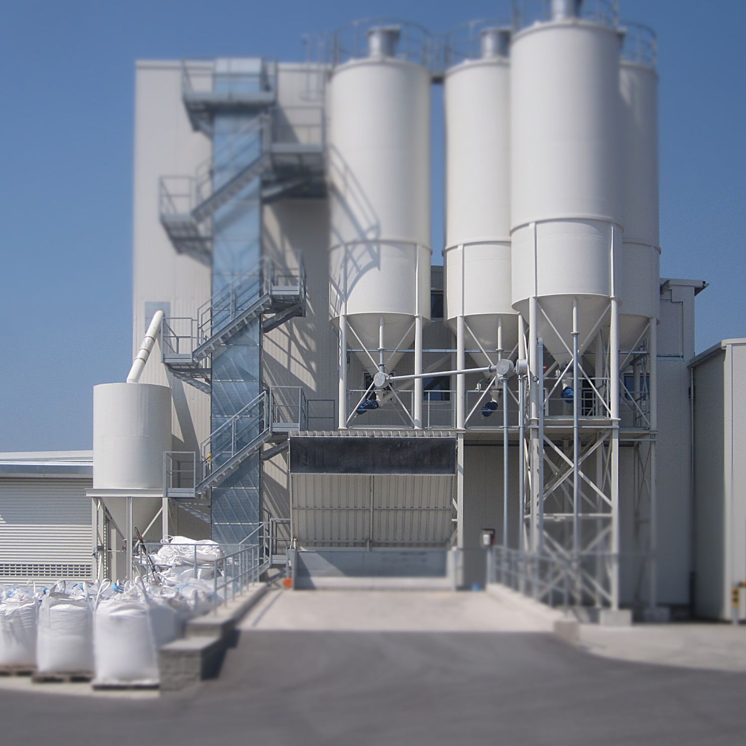 Cylindrical-conical silo - Kniele - concrete block / stone