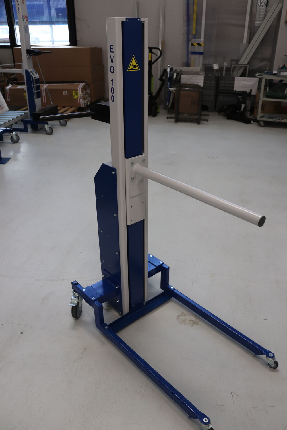 Manual lifter - EVO100 - RIEVO - column type / mobile / for metal