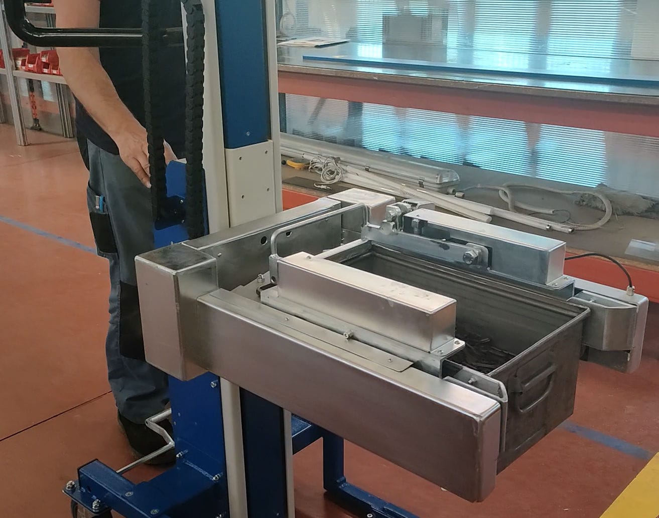 Coil lifting and turning clamp - RIEVO - for crates / vertical / horizontal