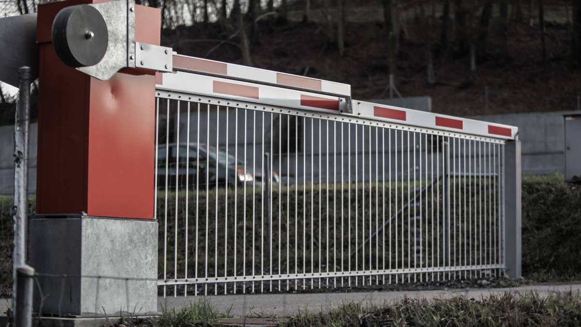 Security barrier - G2 - Gilgen Door Systems AG - lifting / for vehicles