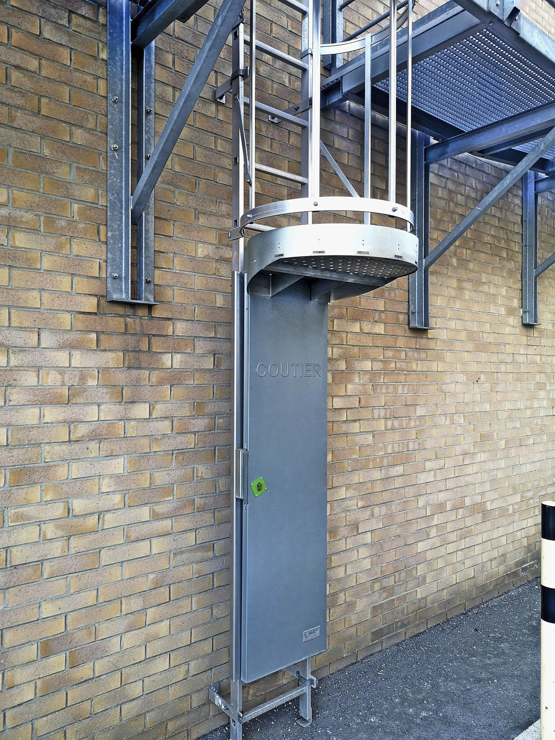 Galvanised steel ladder guard - CEC400 - Coutier Industrie - for caged ...