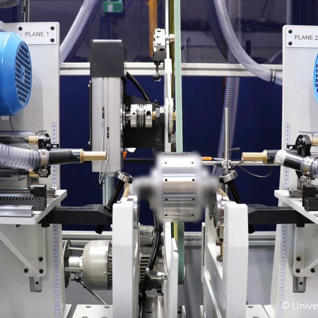 Rotor balancing machine - Universal Balancing - horizontal / dynamic ...