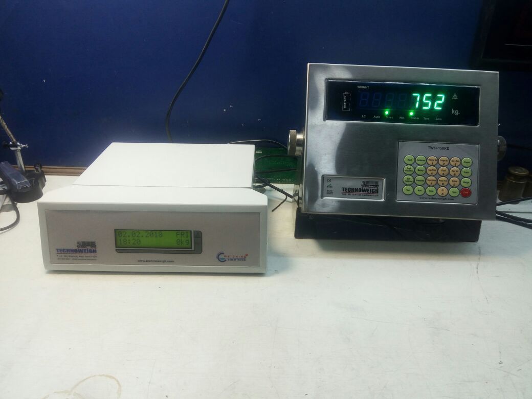 LCD display weighing terminal - Technoweigh India - benchtop