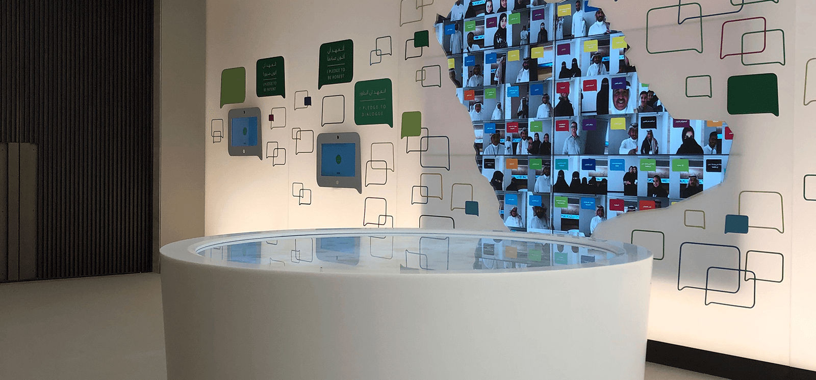 Touch screen table - ROUND - Displax SA