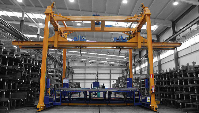 Rail guided vehicle with crane - Upmoviom Storage Systems - handling ...