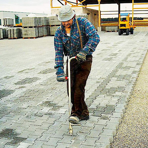 Paving block alignment bar - Saur