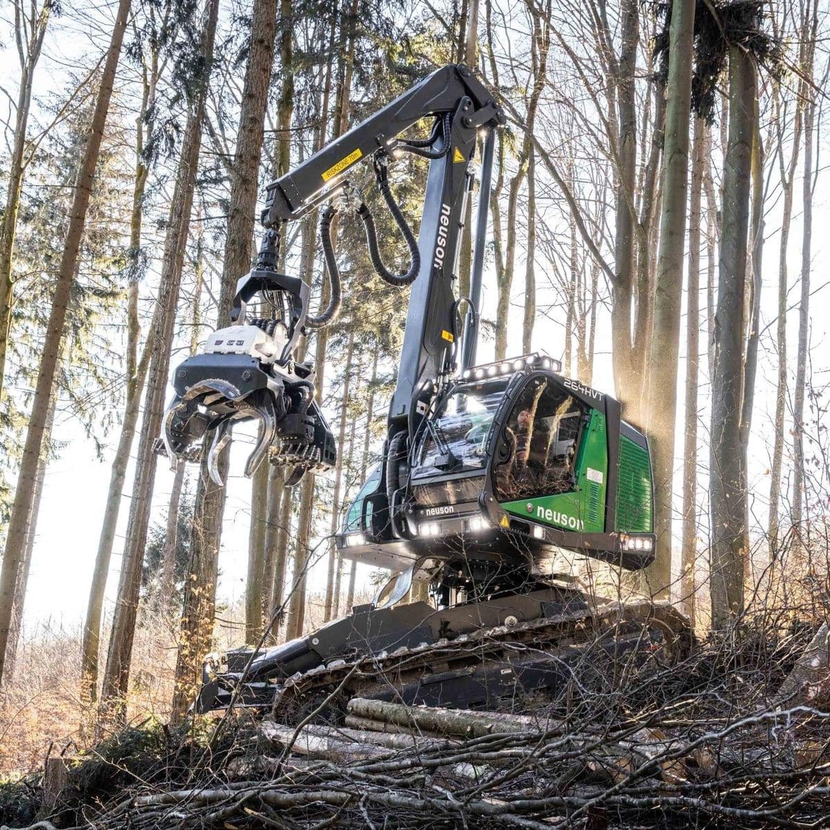 Crawler forestry harvester - Saur