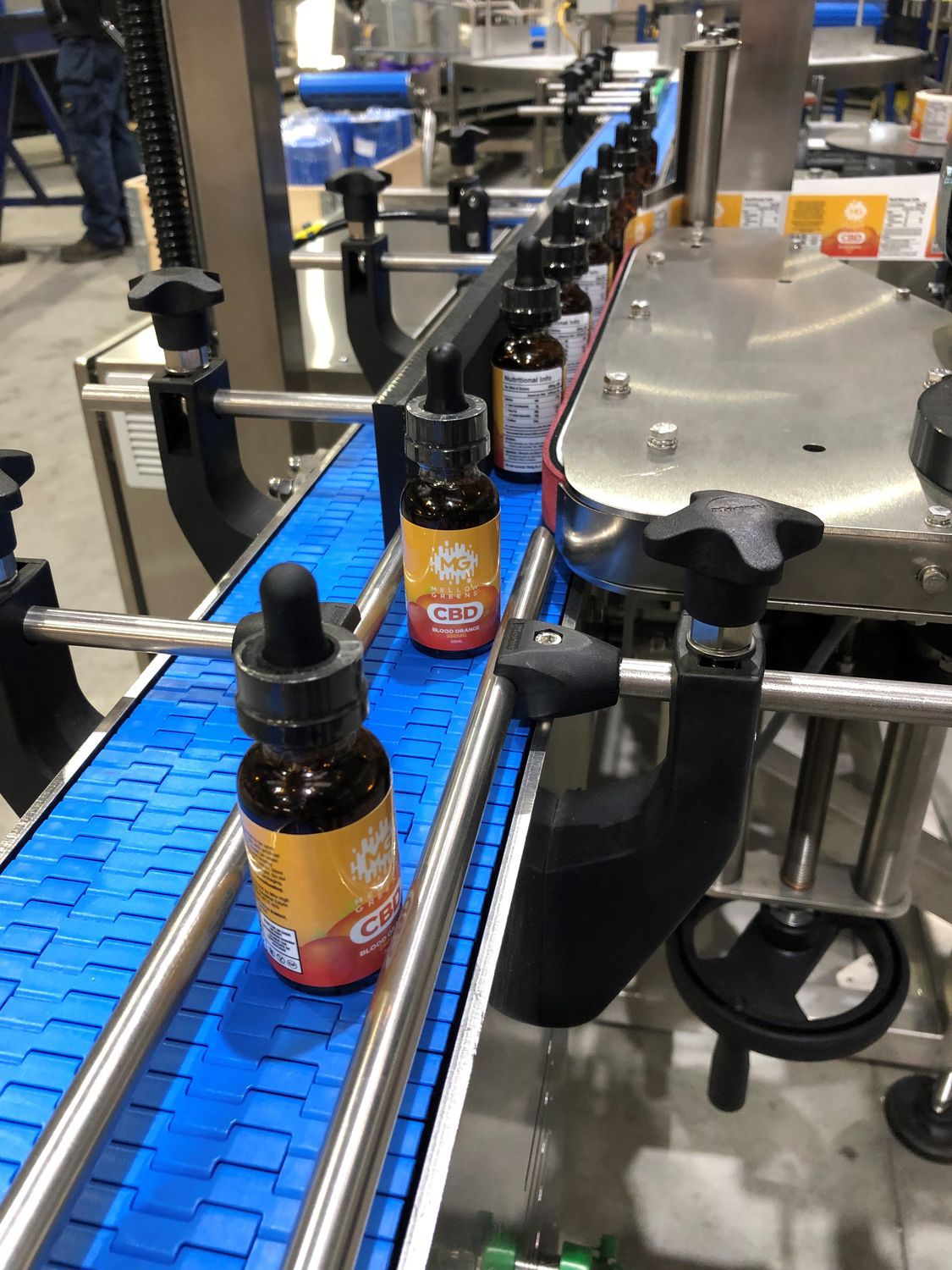 Automatic labeling machine - Sovereign Labelling Machines - for bottles ...