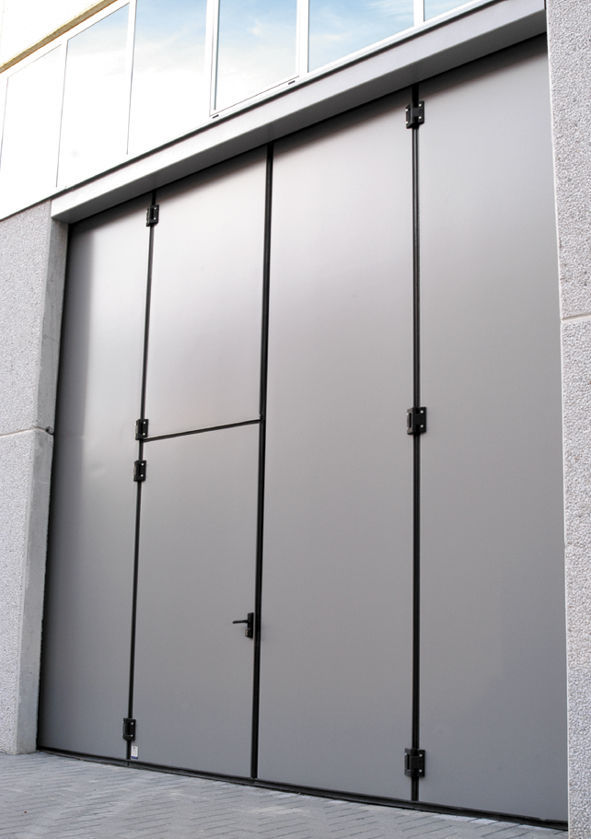Folding door - Mod HINGE - Moreschi Chiusure Industriali S.r.l ...