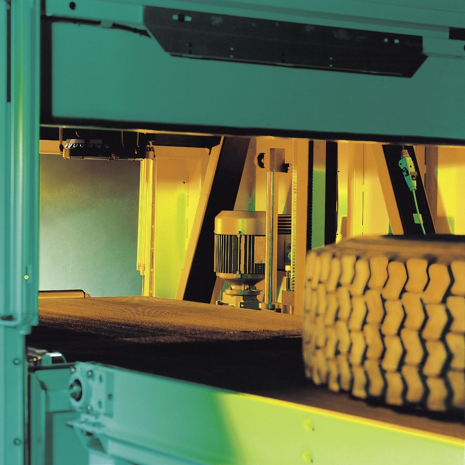 Tire inspection machine - INTACT® - Steinbichler Optotechnik