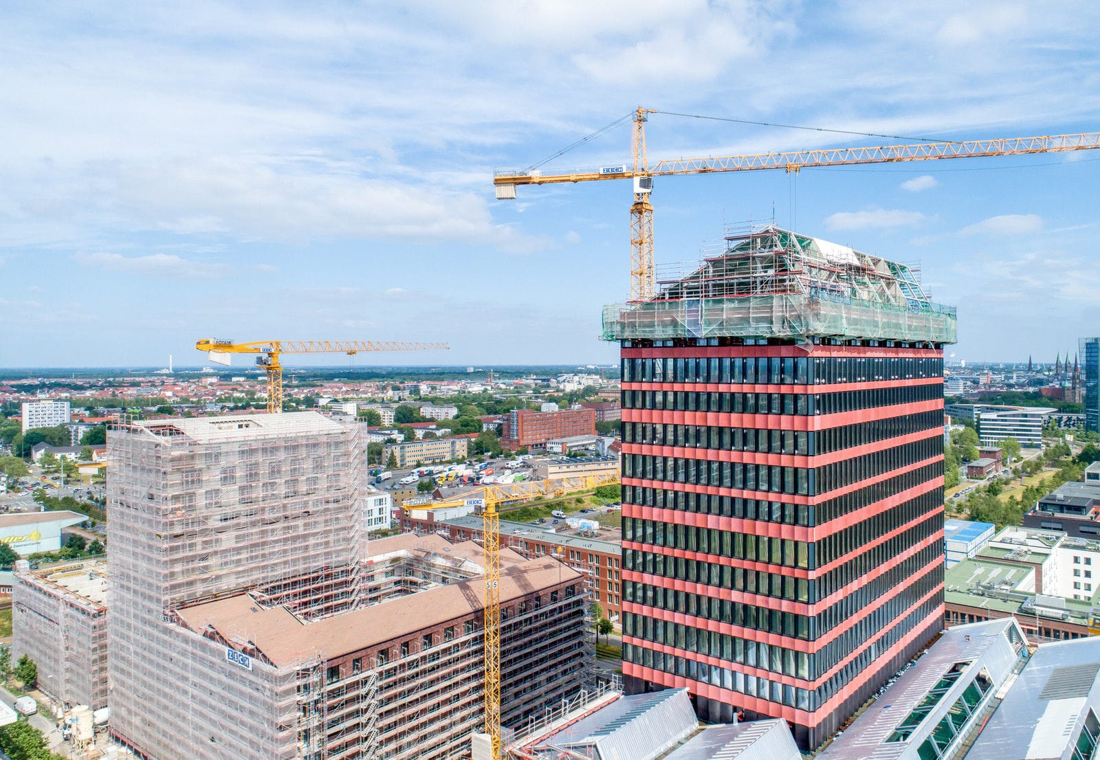 Fixed scaffolding - ALTRAD plettac assco GmbH - modular / facade