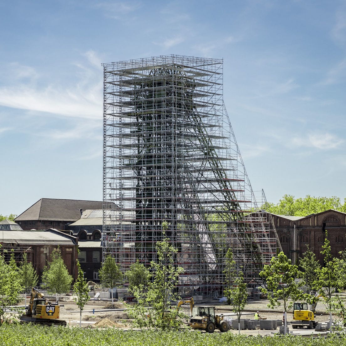 Fixed scaffolding - plettac - ALTRAD plettac assco GmbH - facade ...