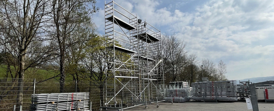 Mobile scaffolding - alu quick 80 - ALTRAD plettac assco GmbH - facade