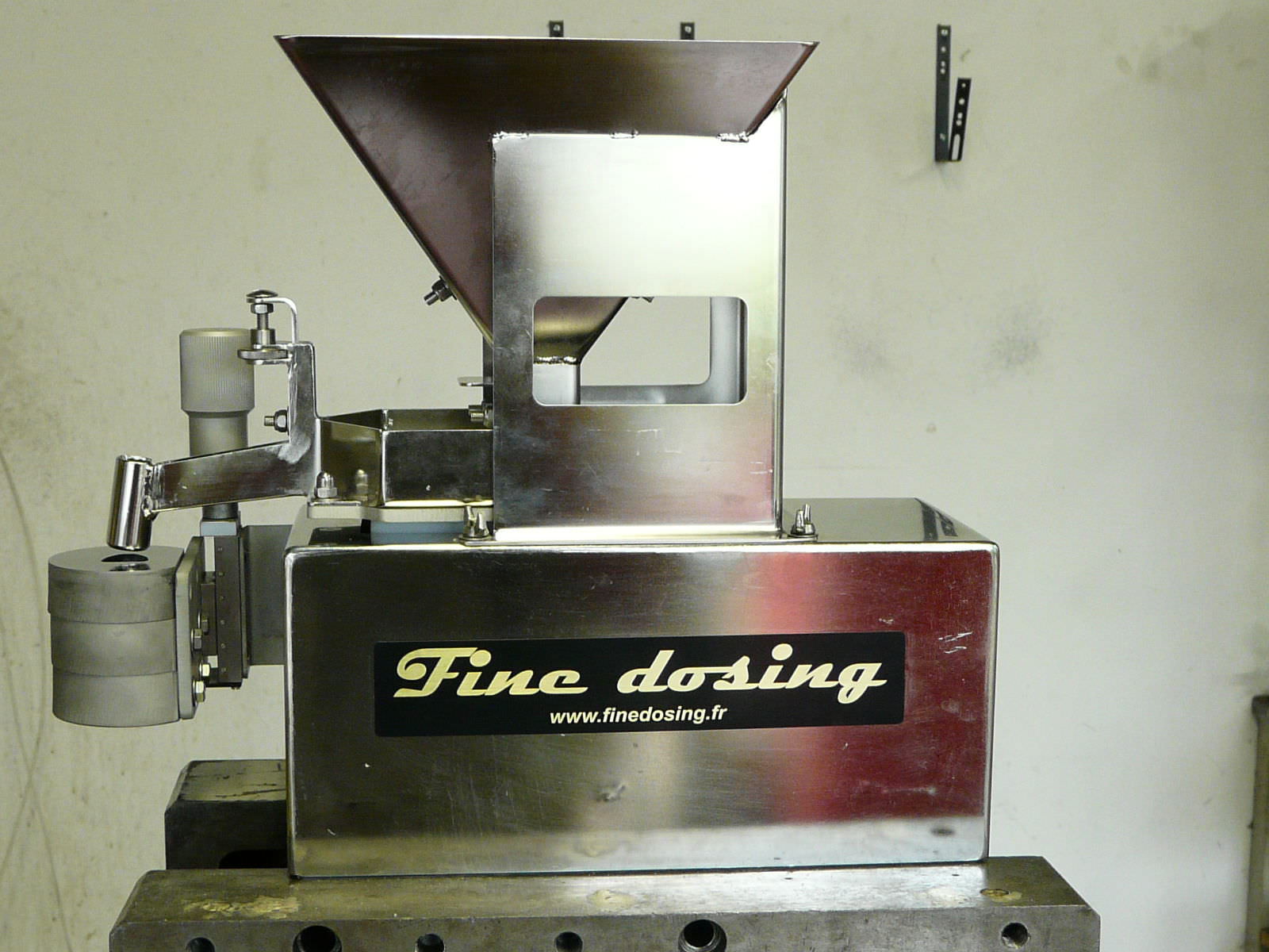 Solids dispenser - MCPI SAS - volumetric