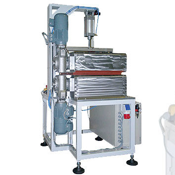 Pipe extrusion line caterpillar haul-off - AKMA Maschinen- und ...