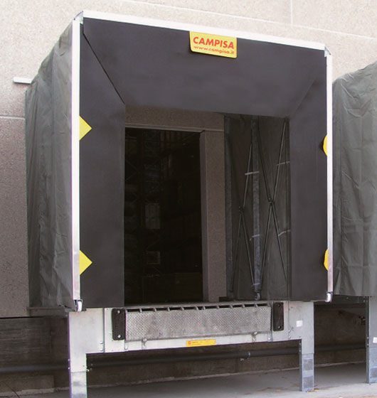Retractable dock seal - Campisa - loading