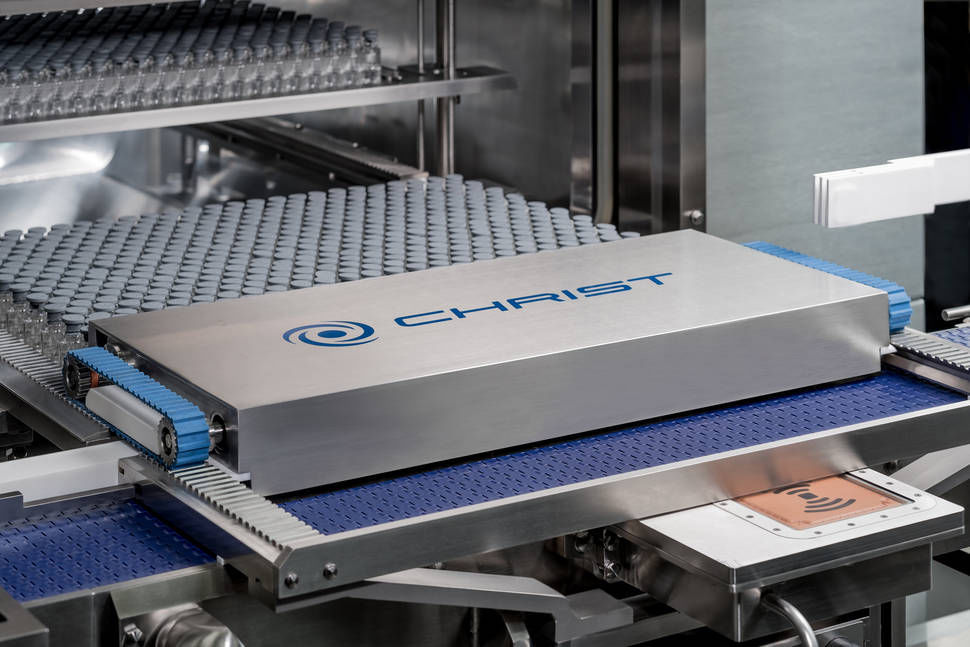 Production loading and unloading system - LyoShuttle - Martin Christ - automatic