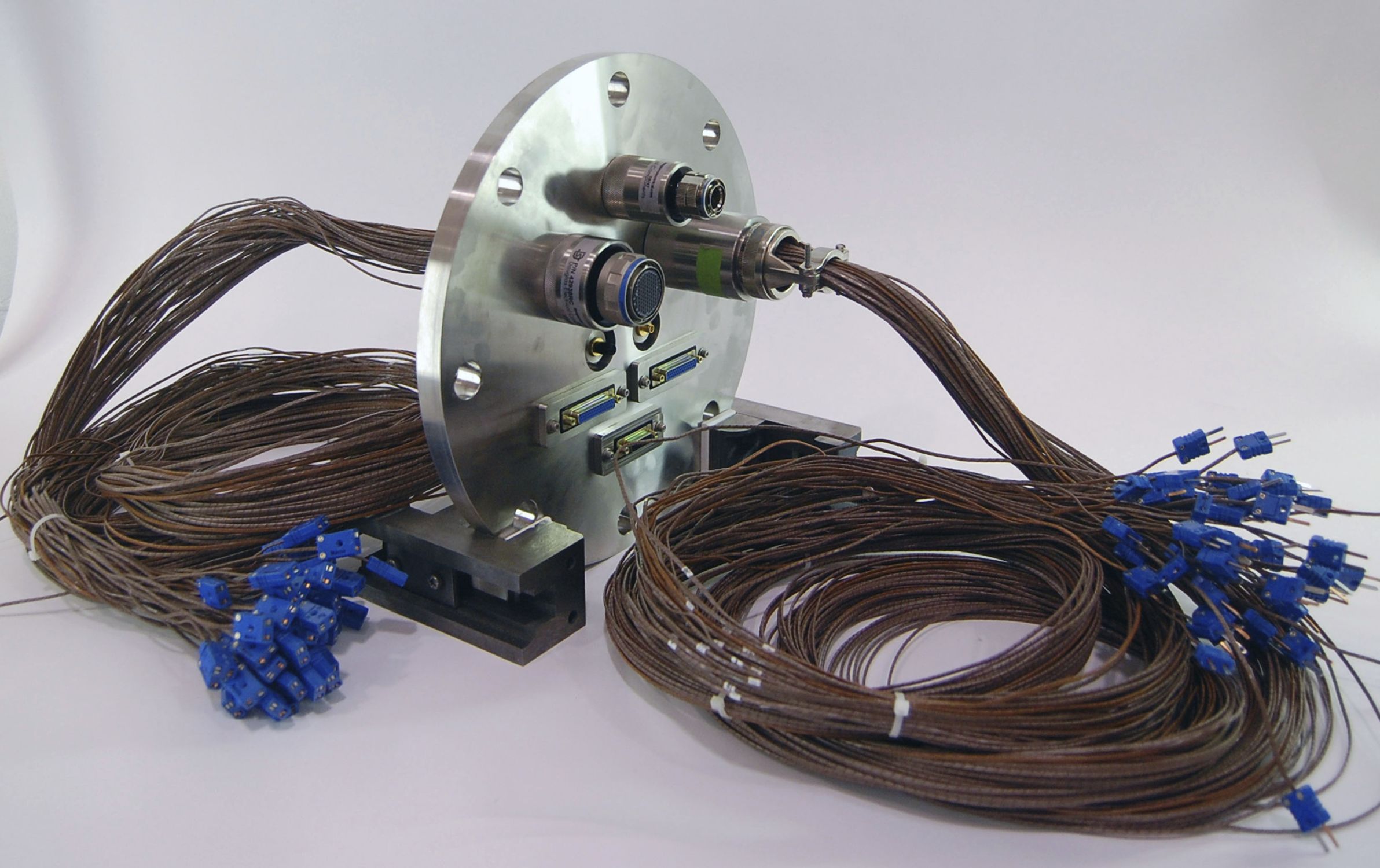 Electrical cable feedthrough - Portplate - Douglas Electrical ...