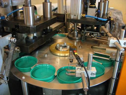 Cap wadding machine - Productive Systems