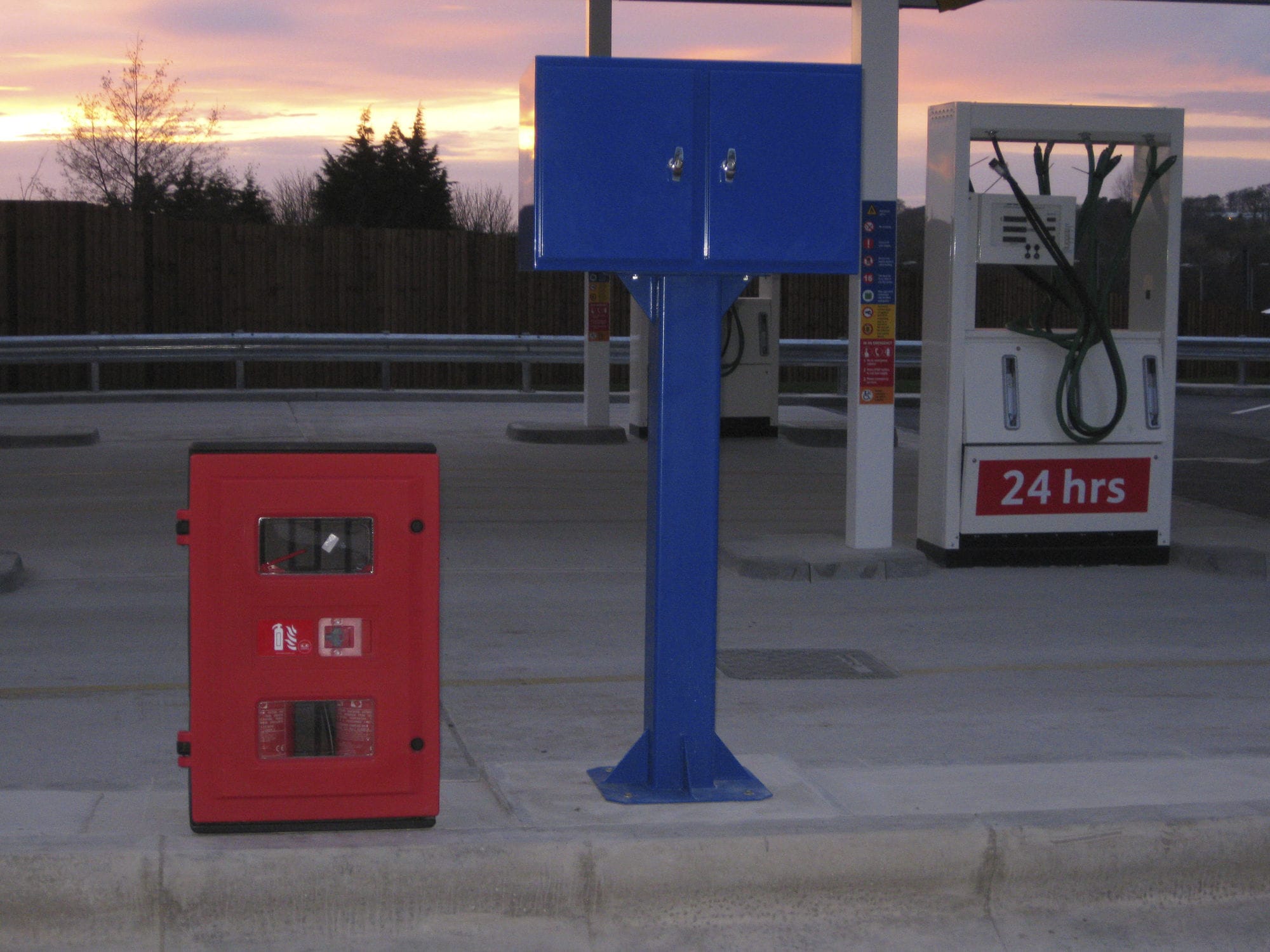 Wall-mounted box - JBKE85; JBKR85 - Jonesco - indoor / outdoor / for ...