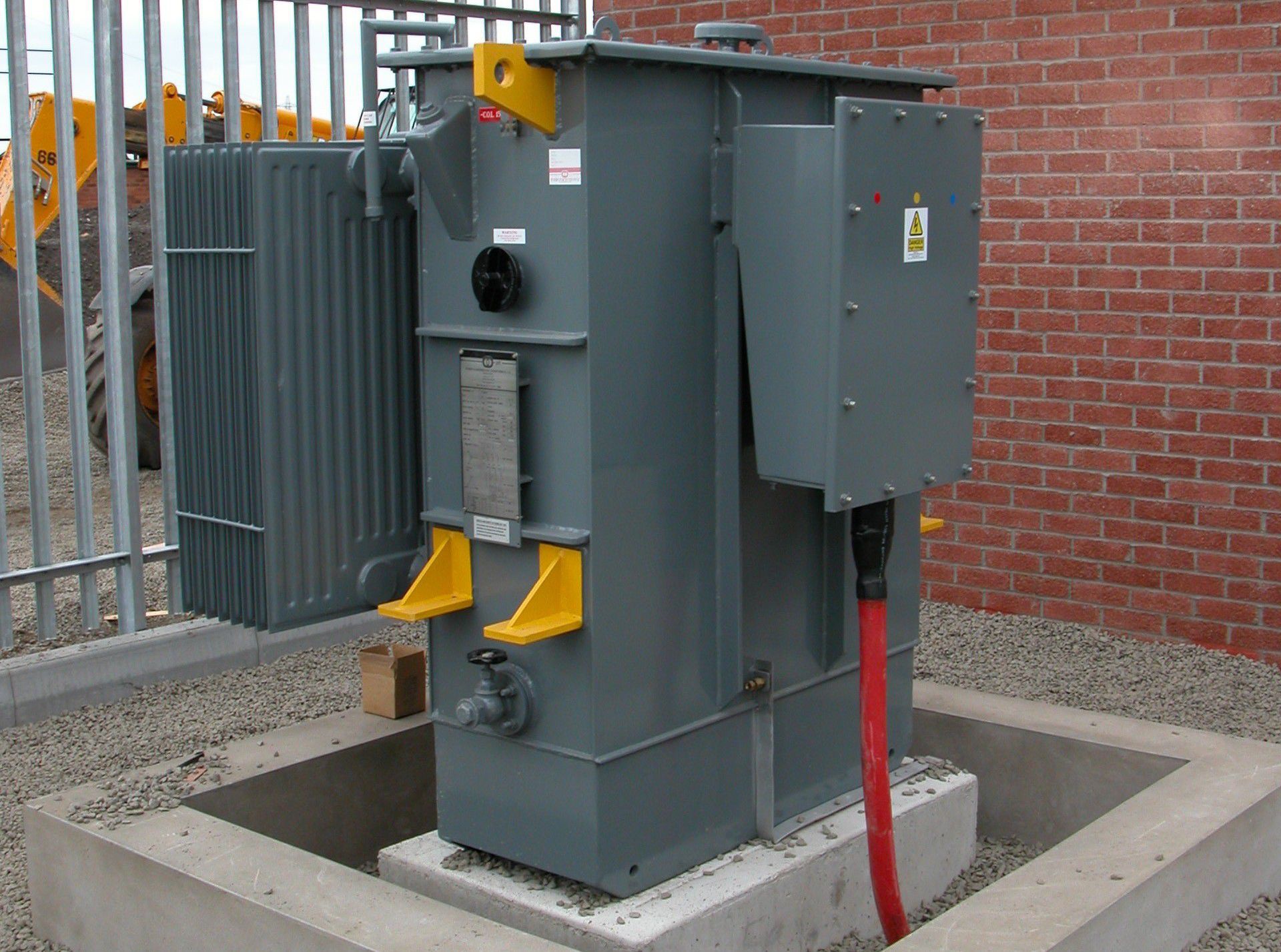 Distribution transformer - Power and Distribution Transformers ...