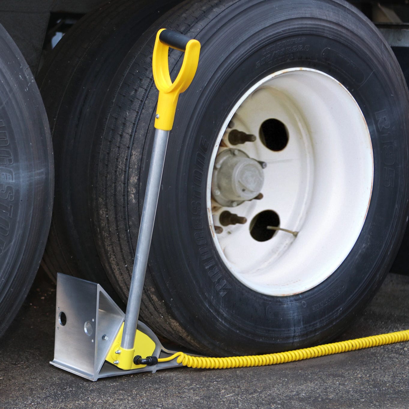 Vehicle truck wheel block - GWC-1000 - Rite-Hite