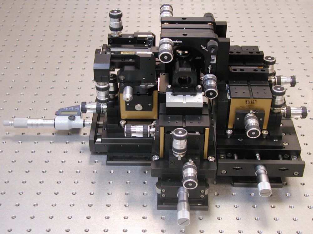 Optical device alignment system - Elliot Scientific
