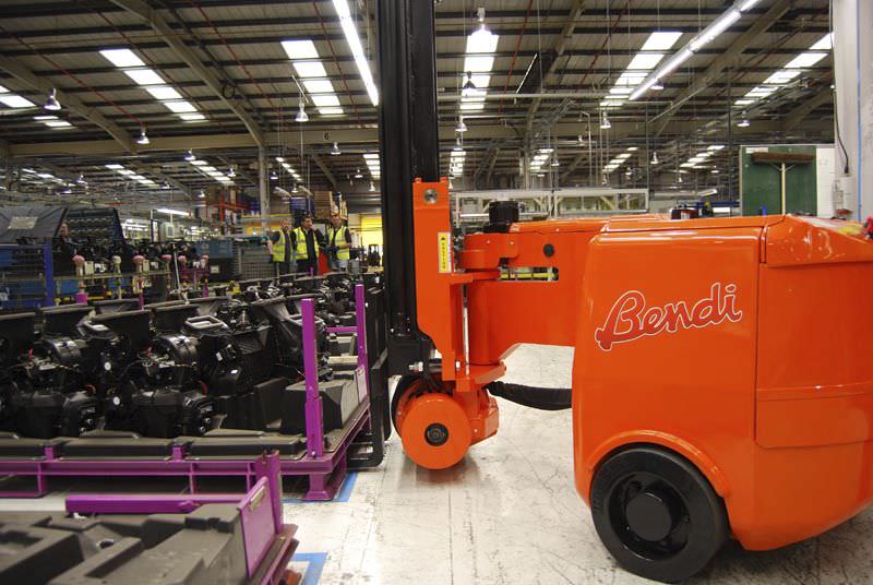 Electric forklift / walk-behind / for very narrow aisles / handling ...