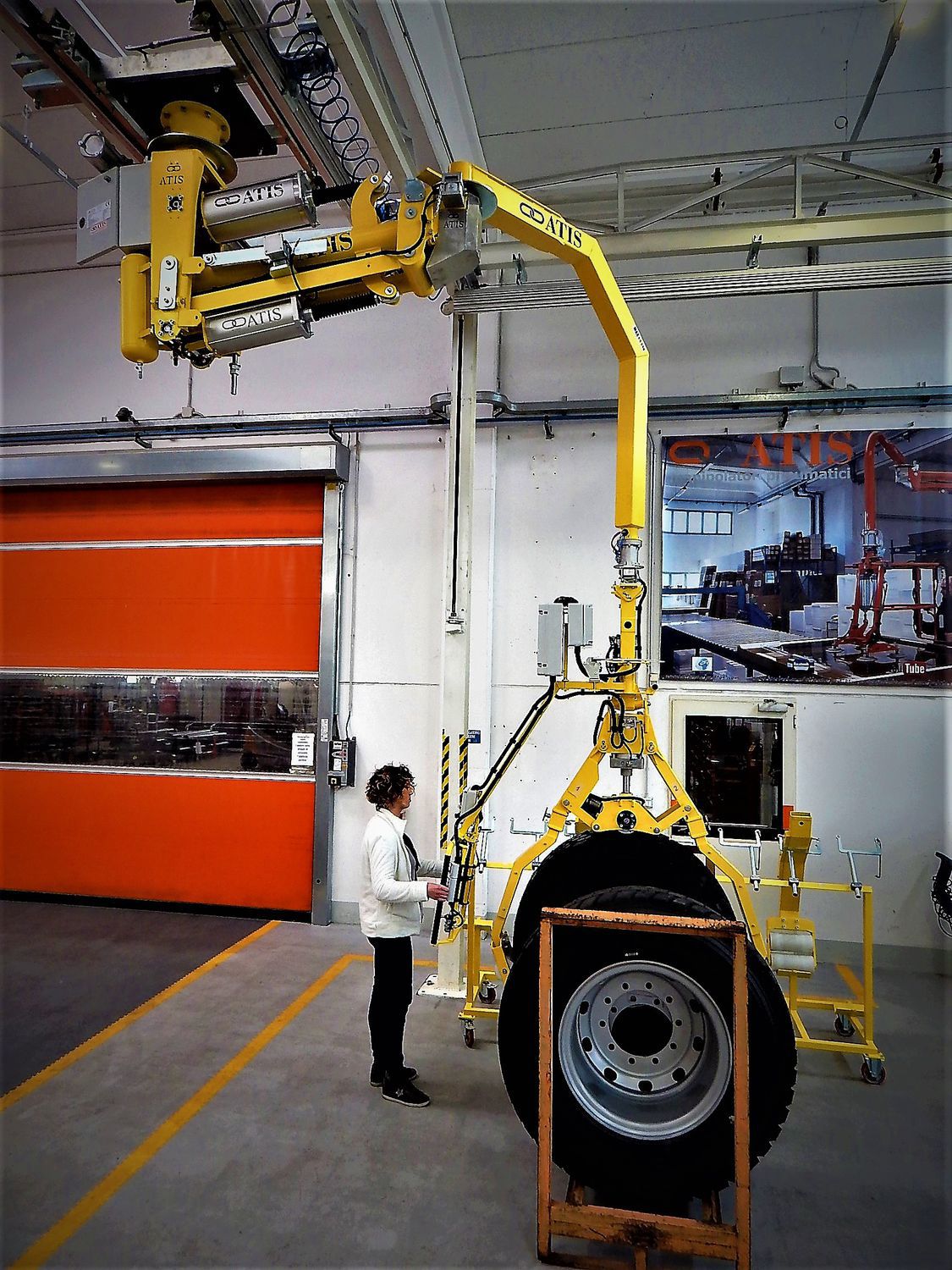 Pneumatic manipulator arm - ATISmirus 100 - ATIS s.r.l. - with gripping tool / for lifting / for ...