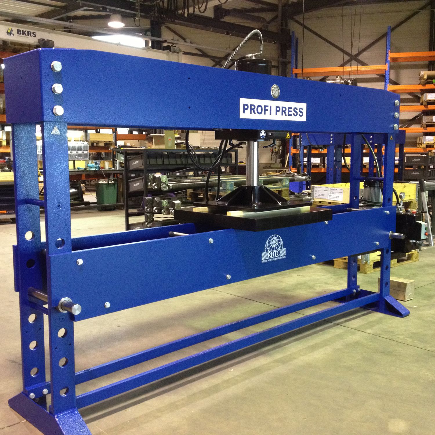 Custom press - RHTC BV - hydraulic / motorized / forming