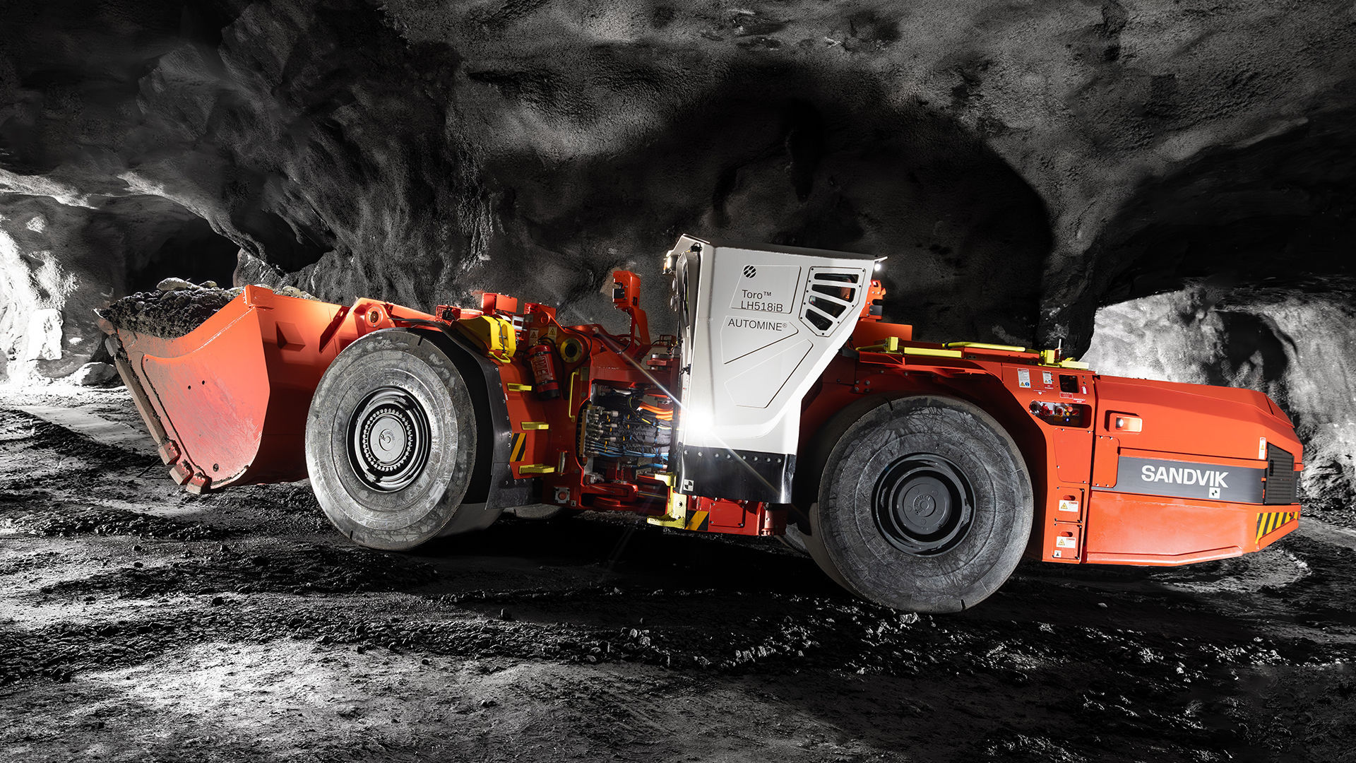 Rubber-tired loader - Toro® LH518iB - Sandvik Mining and Rock ...