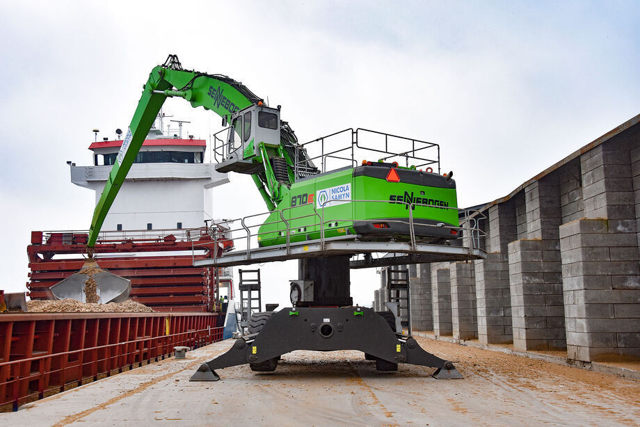 Rubber-tired material handler - 870 E Hy­brid series - SENNEBOGEN ...