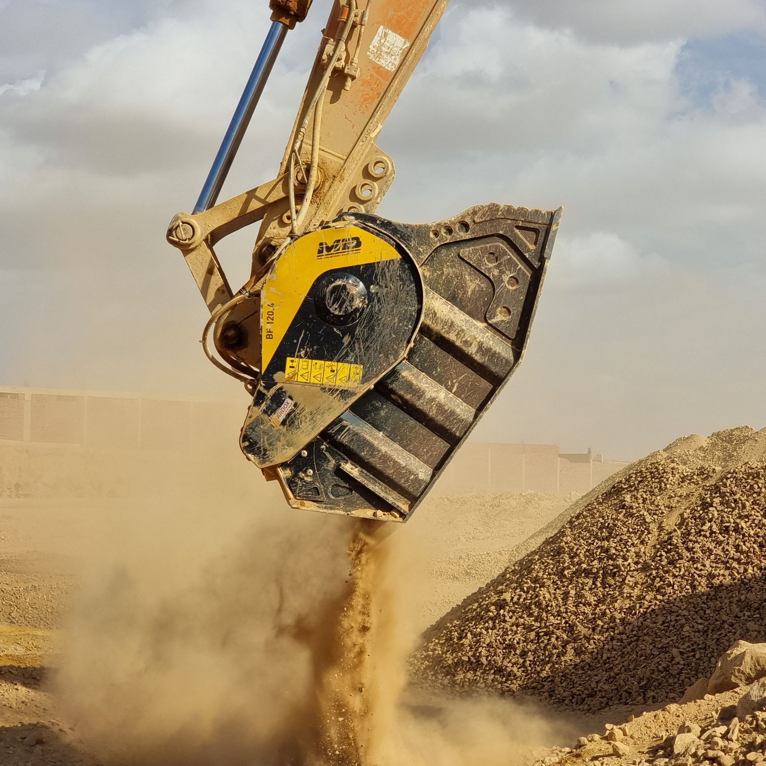 Crusher bucket - BF120.4 S4 - MB Crusher - for excavators