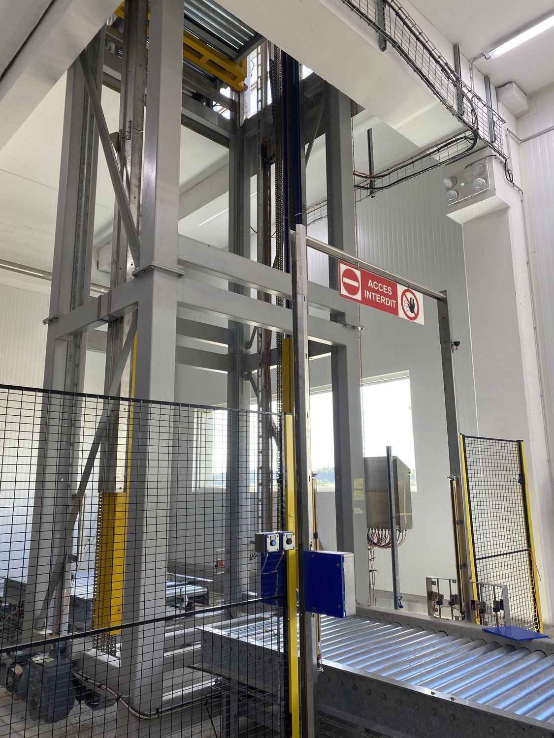 Automatic goods lift - CEMMI - motorized / for the food industry / for ...