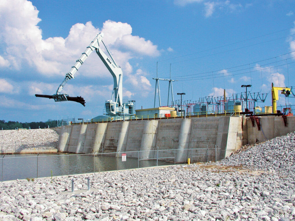 Screen with trash rake - Künz GmbH - for wastewater treatment