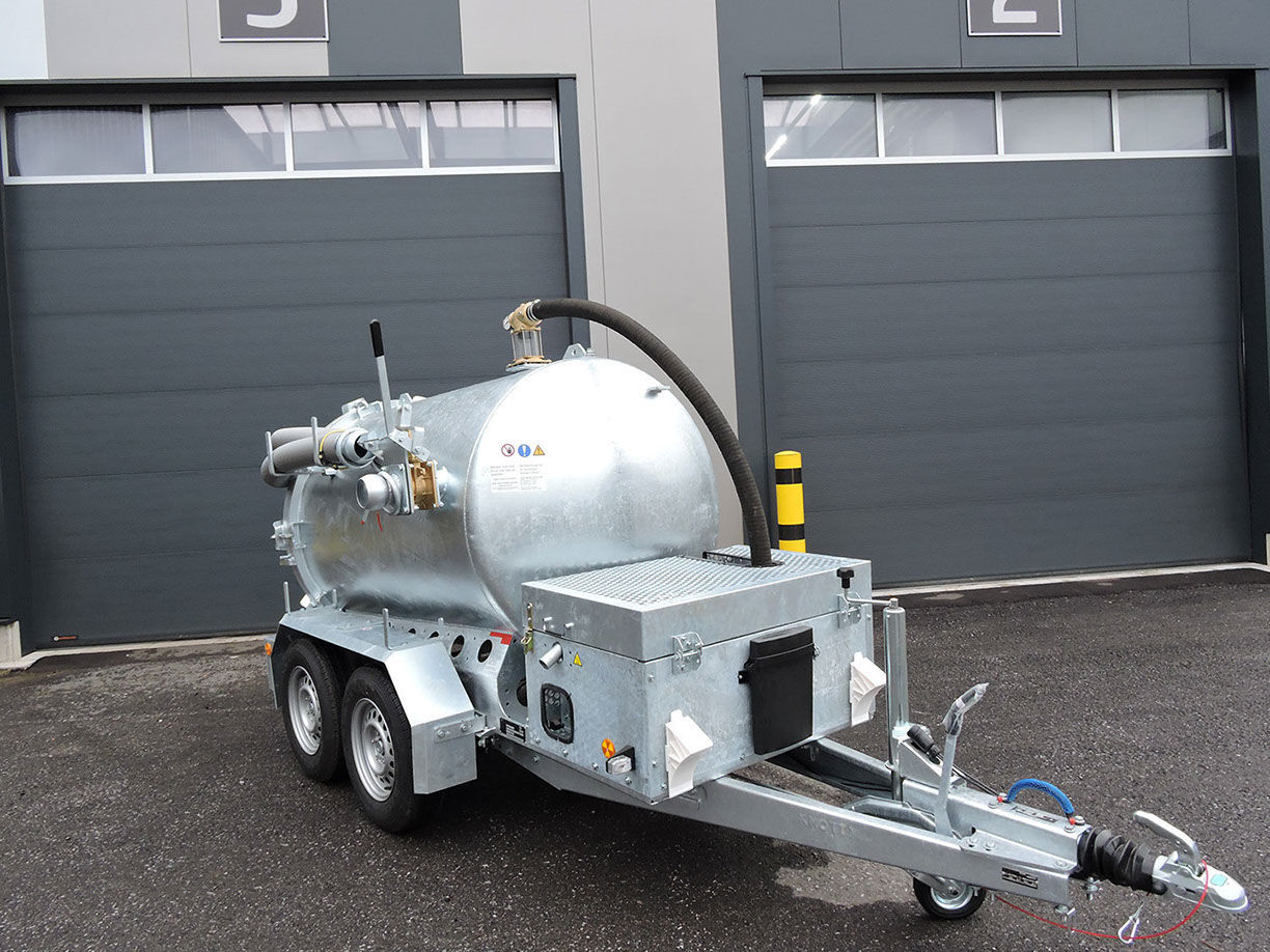 Mobile suction unit - M-VAC 2000 - Altro-Tec GbR - with vacuum pump