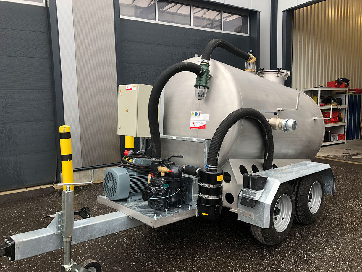 Mobile suction unit - M-VAC 4000 VA - Altro-Tec GbR - with vacuum pump