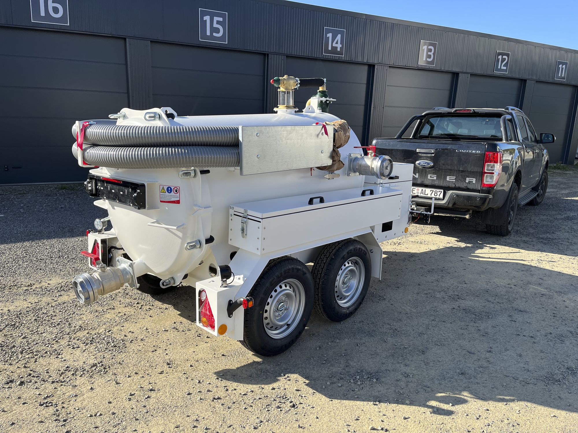 Mobile suction unit - M-VAC 1500 - Altro-Tec GbR - with vacuum pump