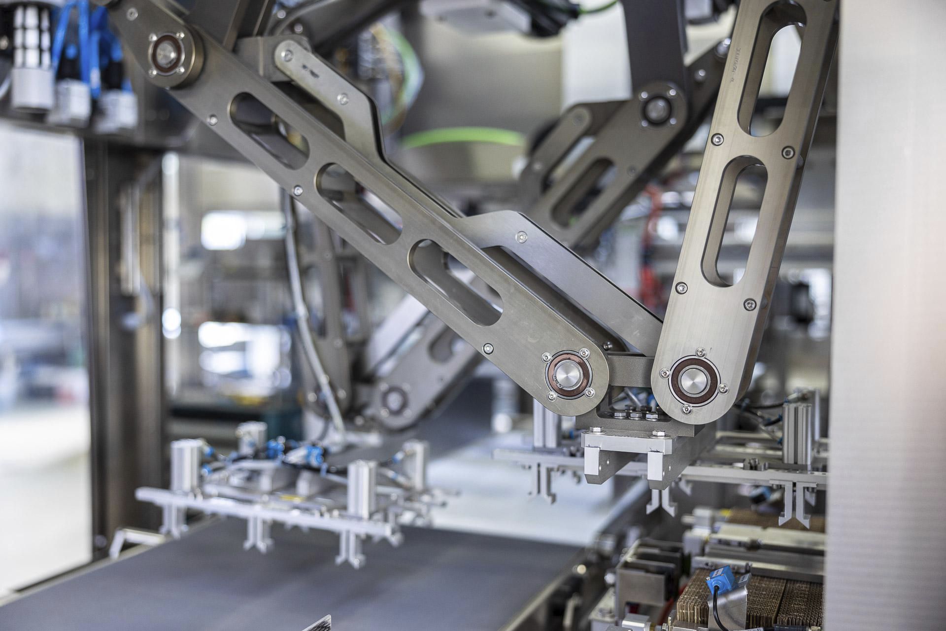 Pick-and-place materials handling module - SERVOFEED PF400 - Buhmann ...