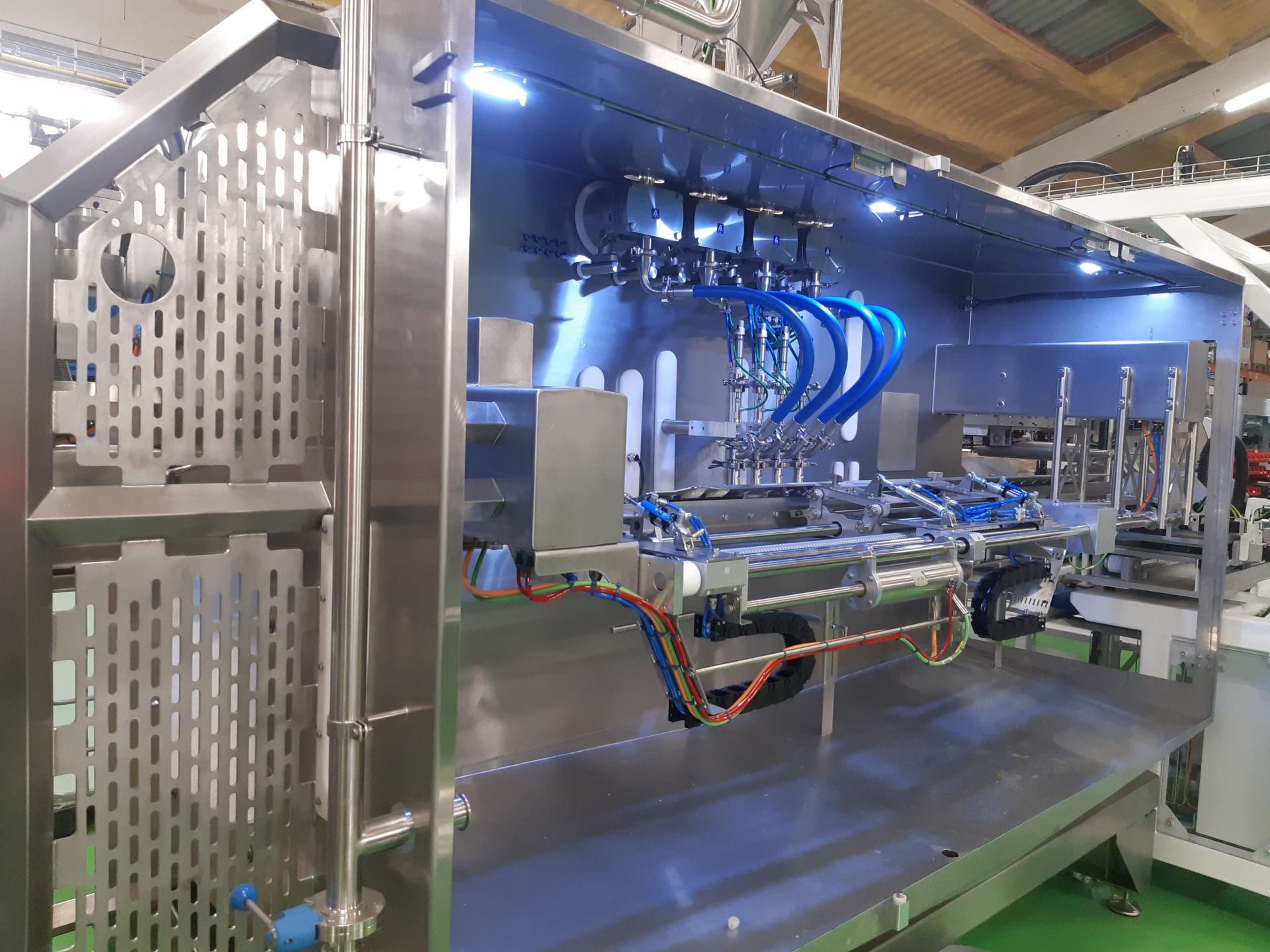 Multi-head filling and capping machine - Scaldopack NV - automatic ...