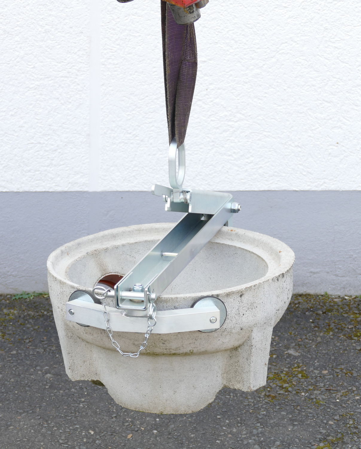 Road gully laying clamp - 135 - WIMAG GmbH