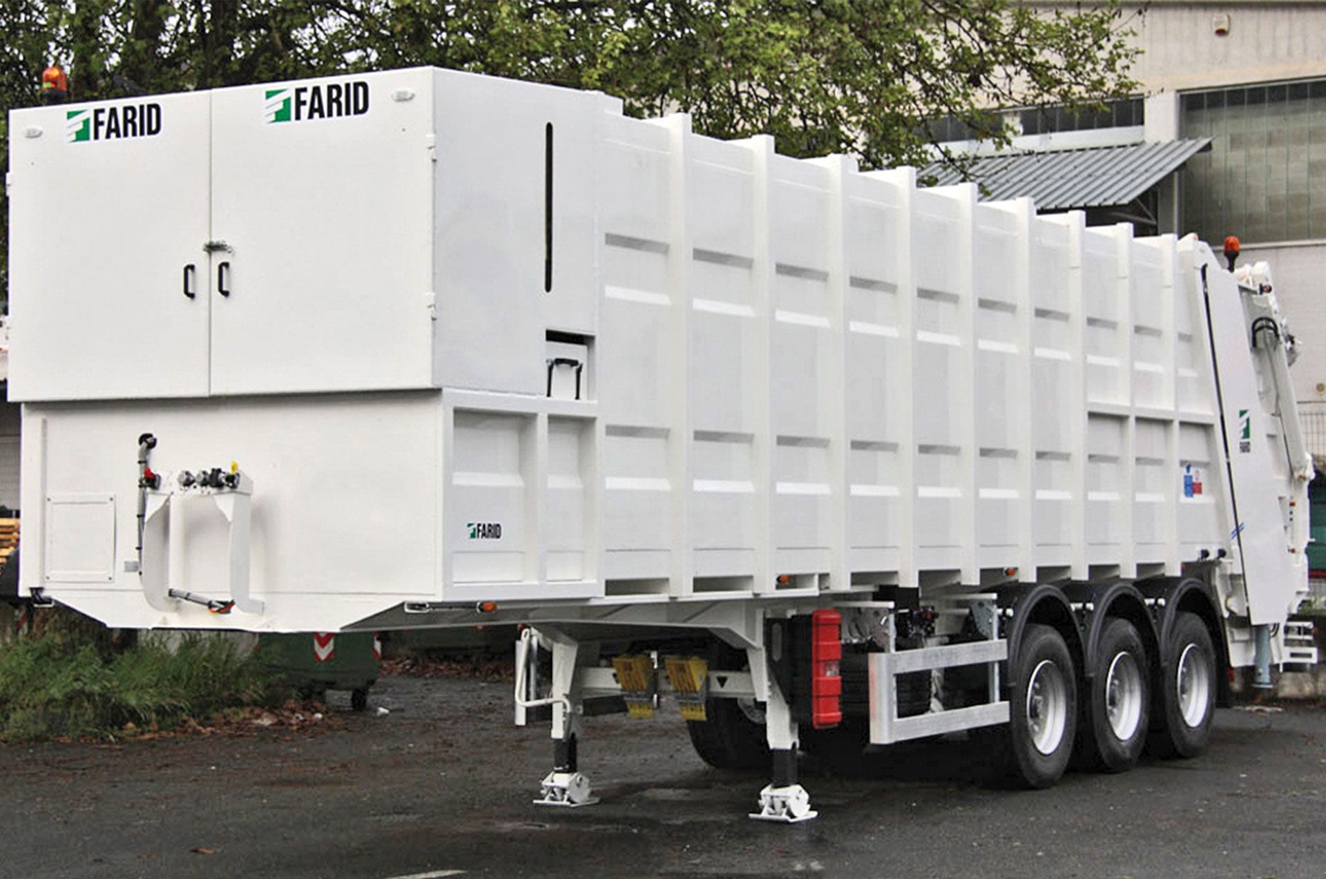 3-axle semi-trailer - Farid Zoeller group - rear loading