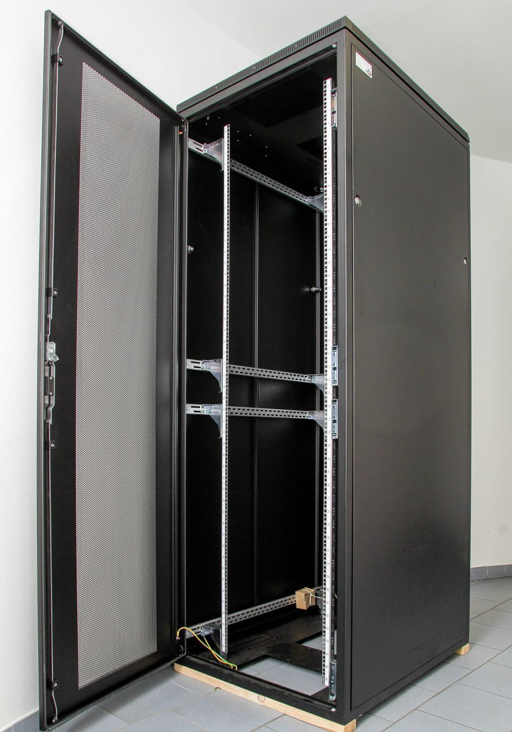 Storage warehouse rack system - Brodinger IT-Sicherheitstechnik e.U.