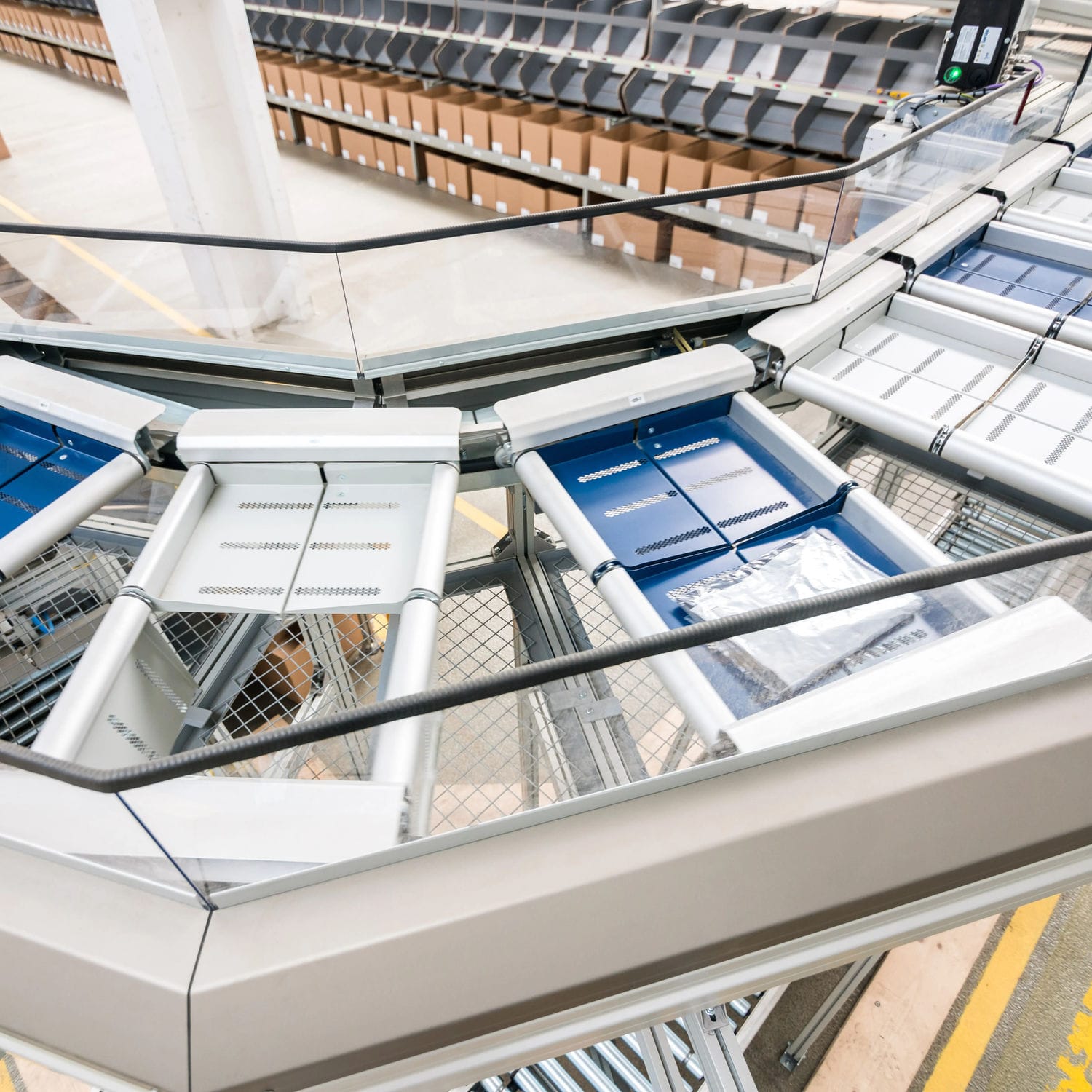 Split tray sorter - DistriSort Projects BV EuroSort B.V. - for ...